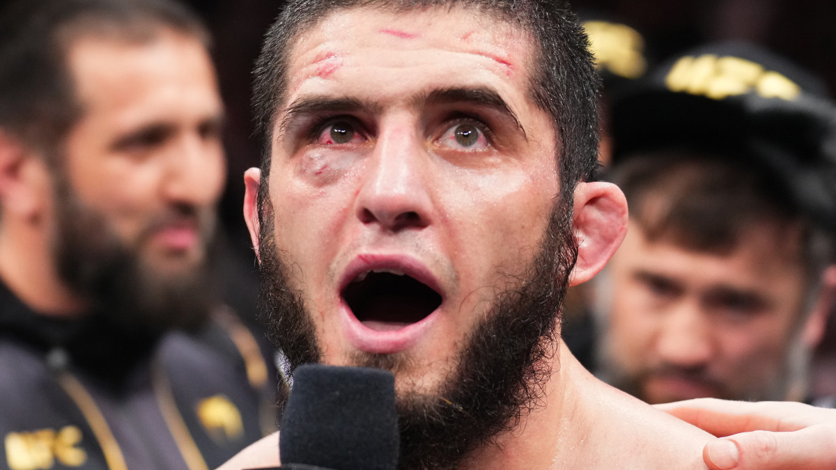 UFC 294: Islam Makhachev weight cut concerns, cuts interview short ...