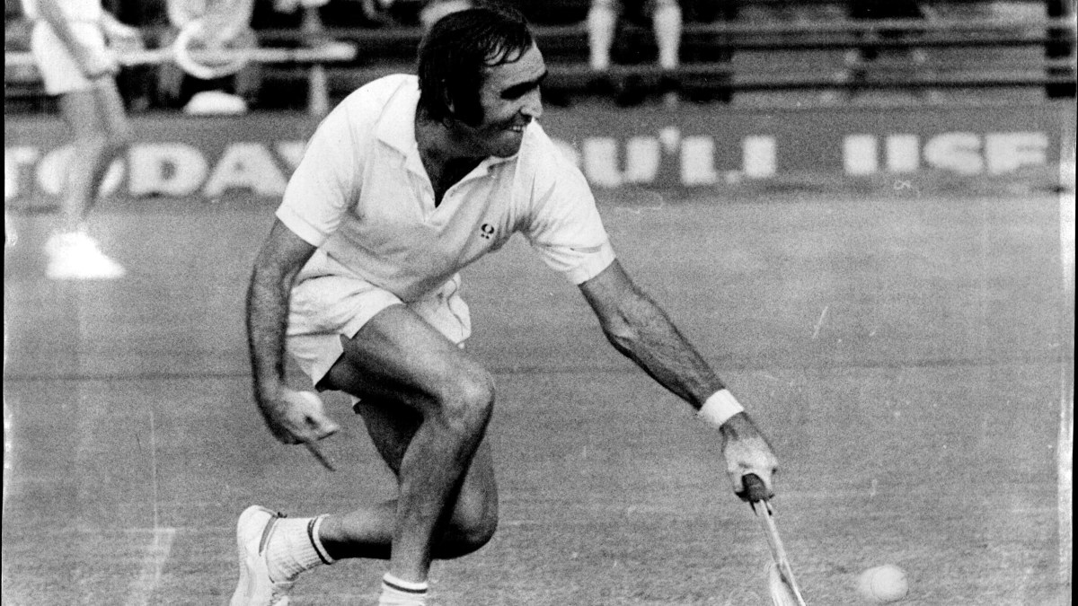 Australian tennis great Owen Davidson dead at 79, Billie Jean King and ...