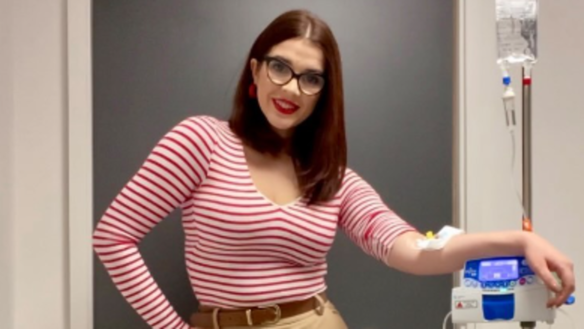 Crohns disease symptoms: Signs British model Scarlett Luxe noticed ...