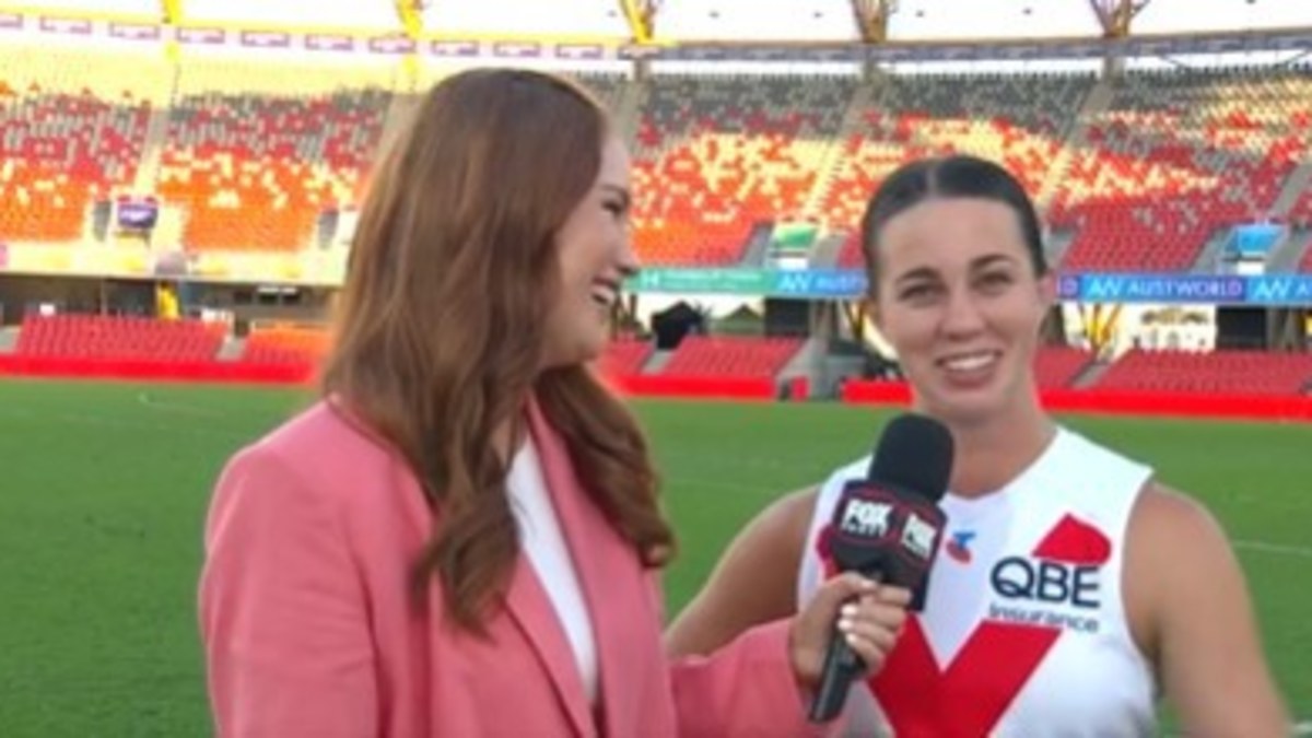 AFLW News 2025: Sydney Swans captain Chloe Molloy equals goal kicking ...