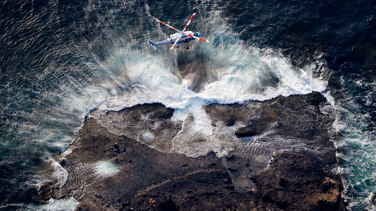 Japan boat: Ten found dead after Japan tour boat with 26 aboard sinks ...