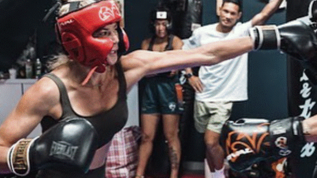 Boxing news 2023: TV star Ash Ruscoe The Amazing Race professional ...