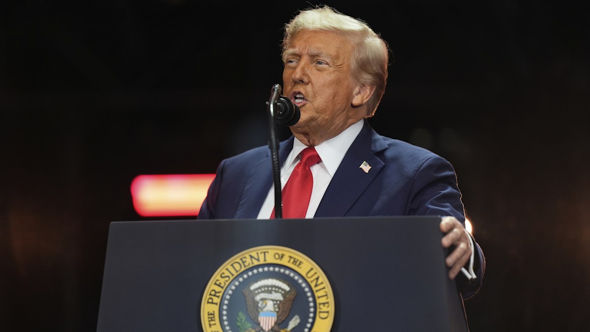 Charlie Kirk memorial: Trump goes off-book for major reveal at Kirk ...
