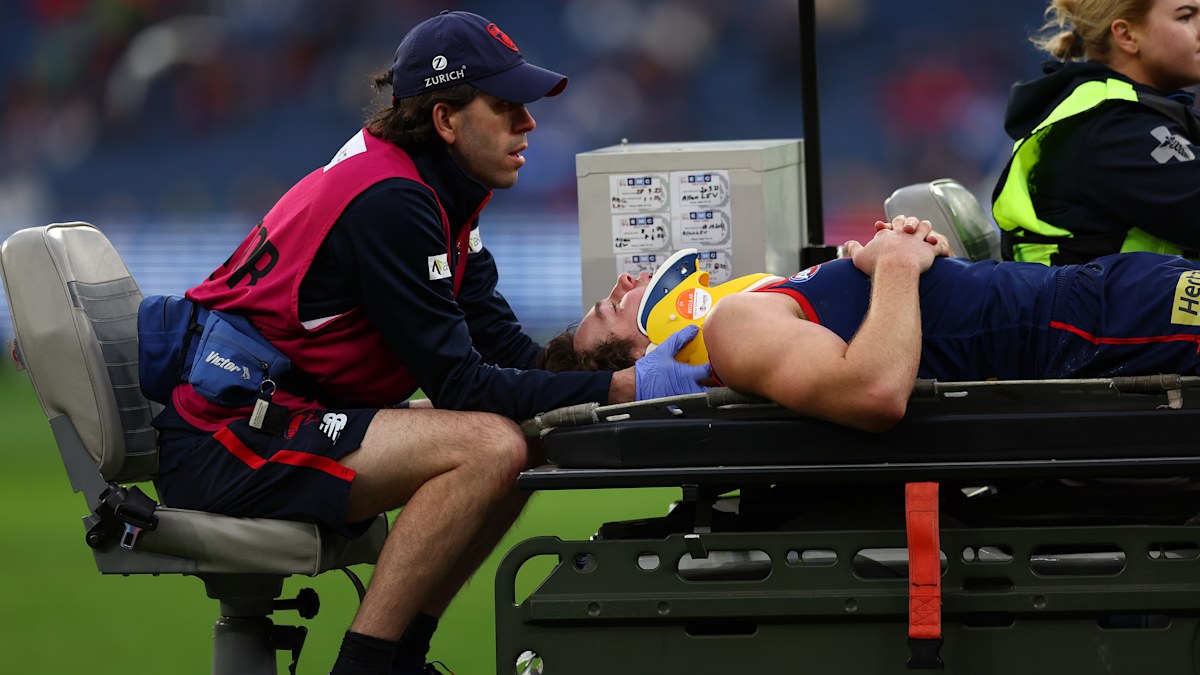 AFL News 2025: Melbourne Demons midfielder Tom Sparrow knocked out by ...