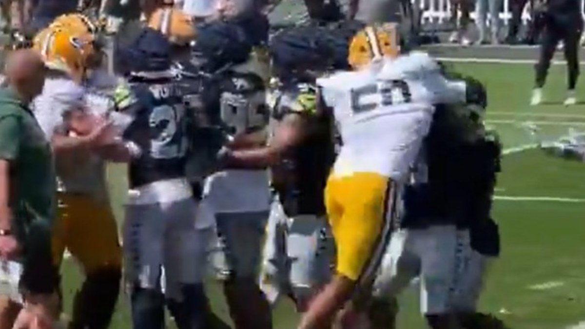 NFL News 2025: Huge fight breaks out between Green Bay Packers and ...