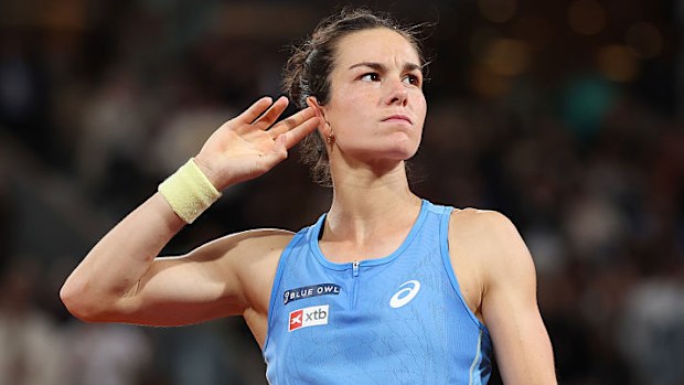 French Open 2025 news | Lois Boisson, Harriet Dart deodorant reaction ...