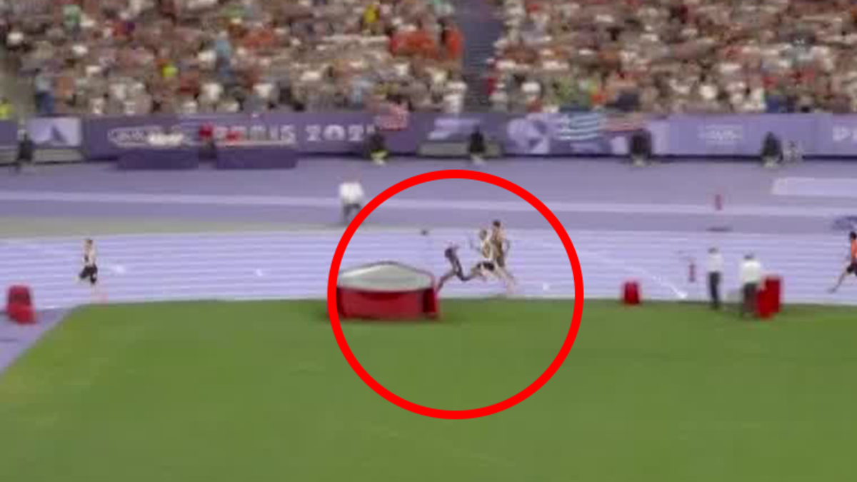 Paris 2024: 4x400m relay results, French runner drops baton, out of ...