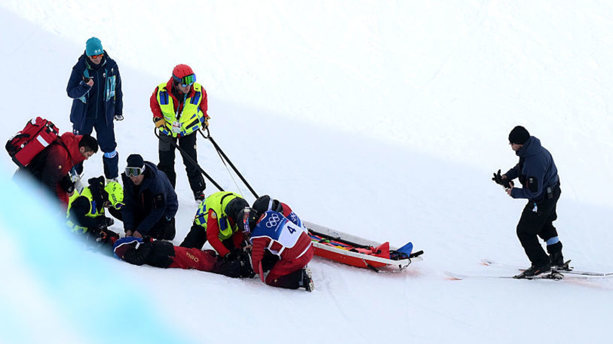Winter Olympics 2026 | China's Liu Jiayu crashes, stretchered off ...