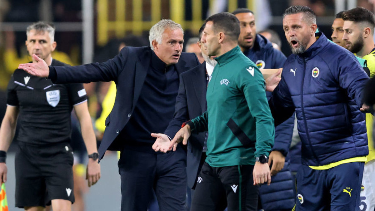 UEFA Europa League 2024 | Jose Mourinho red card video, Manchester ...