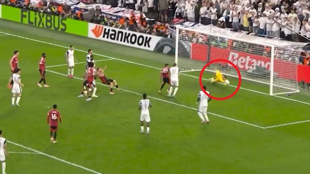 Europa League final 2025 | Guglielmo Vicario save, Micky van de Ven ...