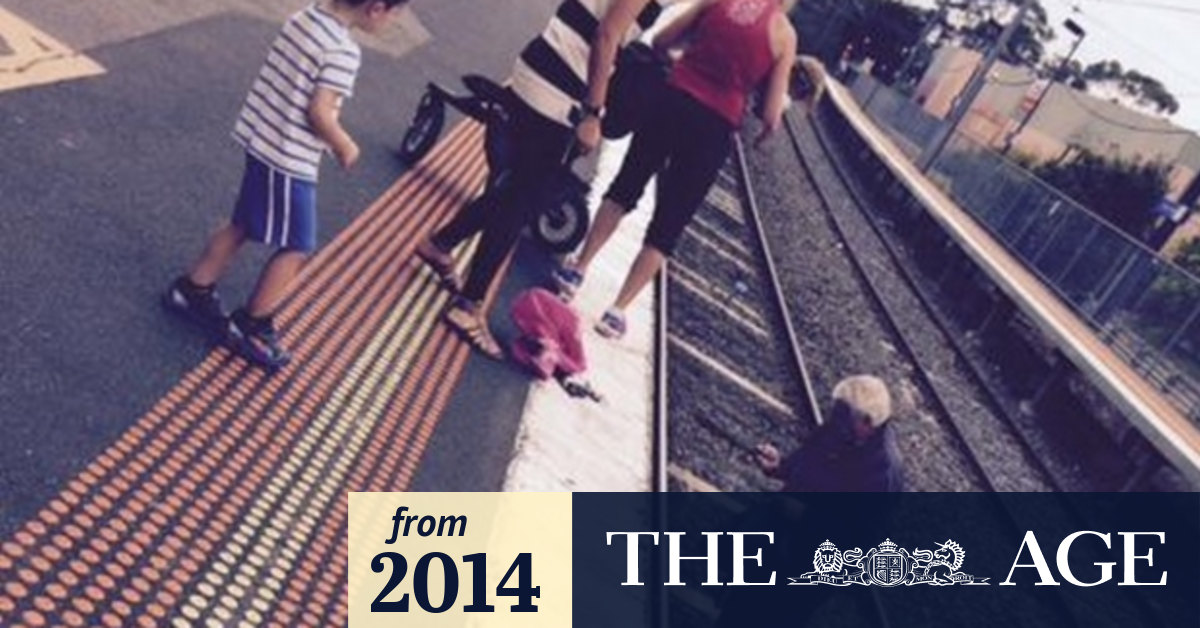 Dramatic capture of the moment a toddler falls onto train tracks in ...