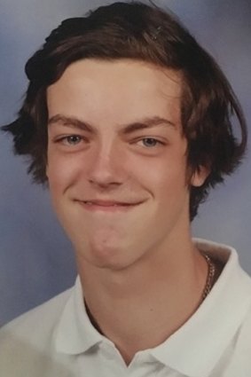 Police manhunt for missing teen, not seen in almost four days