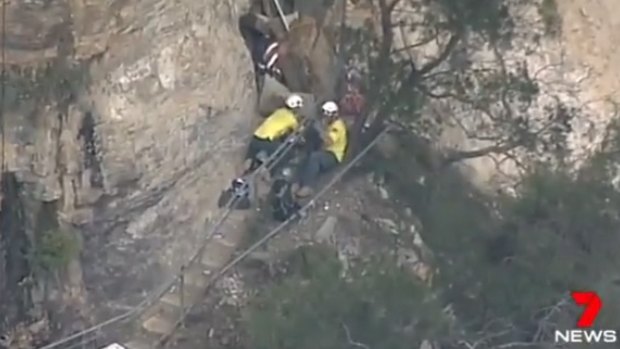 One dead, two winched to safety after Blue Mountains rock slide