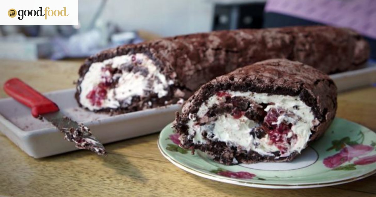 chocolate pavlova roulade