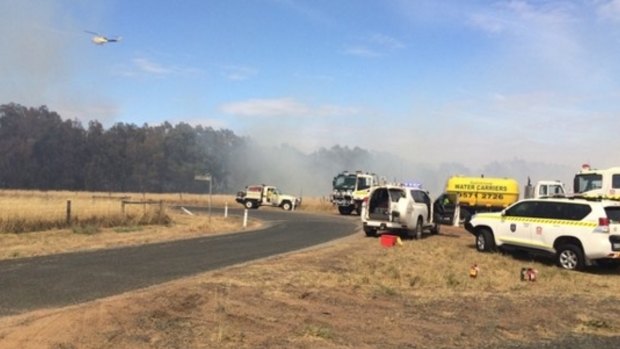 Firefighters battle out of control bushfire in Bullsbrook