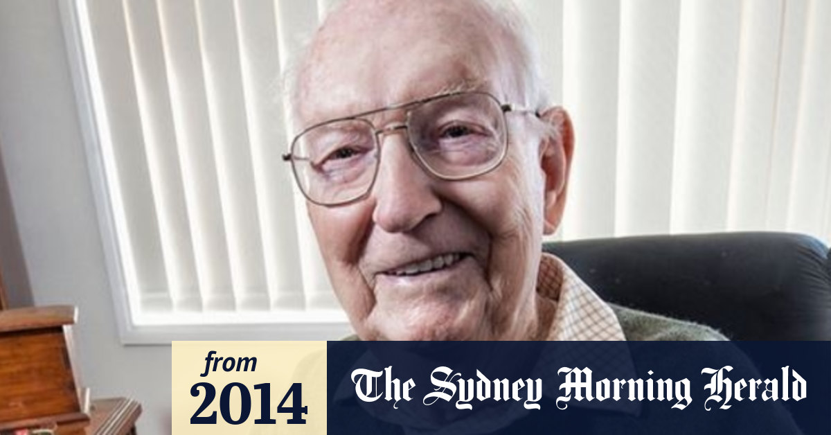 Dr Geoffrey Swan, 87, becomes QUT's oldest ever graduate
