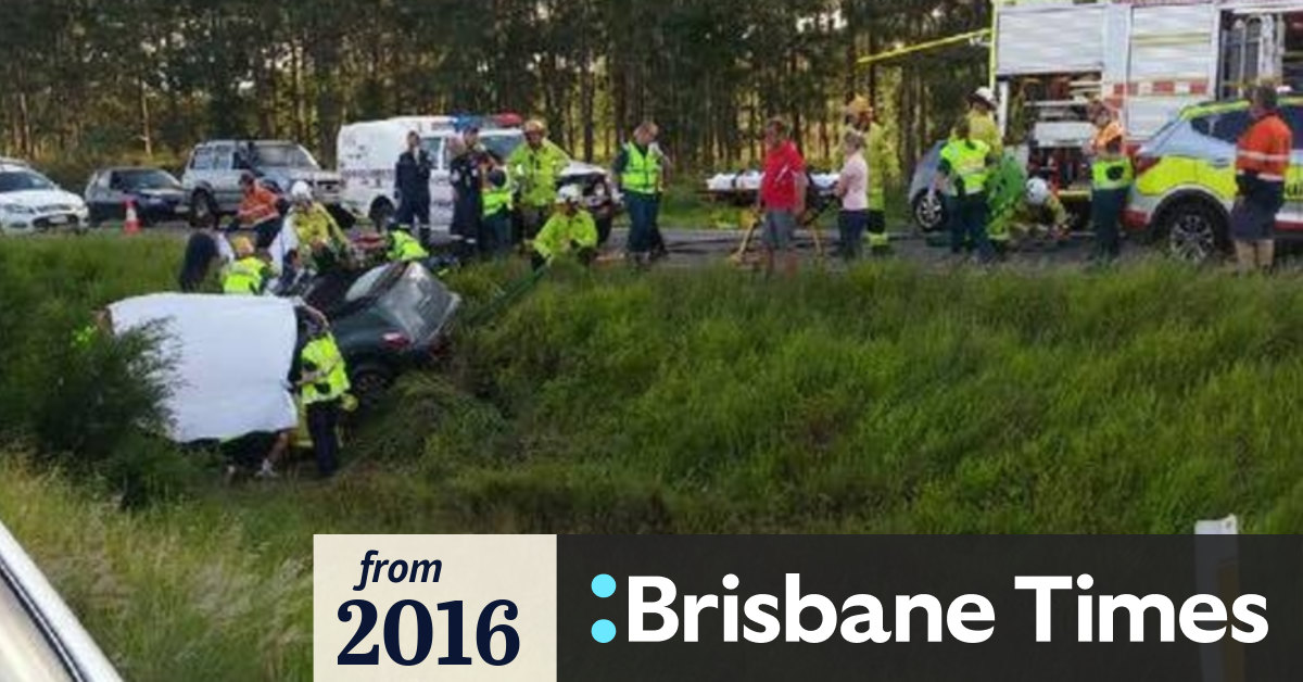 Queensland traffic: Car accident blocks both lanes on the Bruce Highway