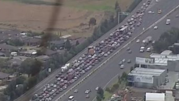 Traffic chaos after fatal peak-hour crash on Princes Freeway