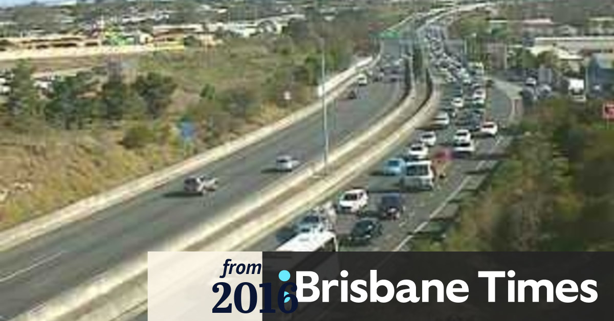 Broken down semi causes heavy delays on Centenary Motorway