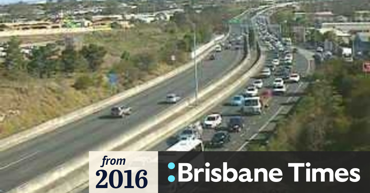 Broken down semi causes heavy delays on Centenary Motorway