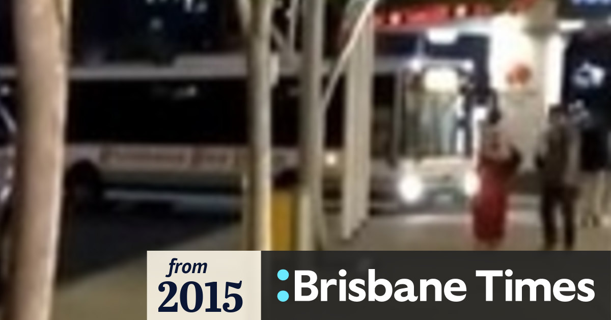 Bendy-bus makes 15-minute U-turn in South Brisbane