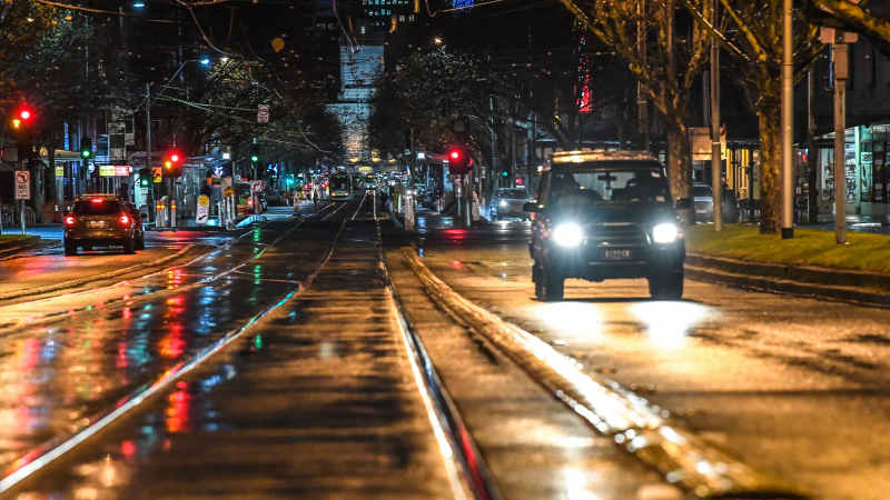 From white flash to blackout: Fire from birds' nest on powerline lights ...