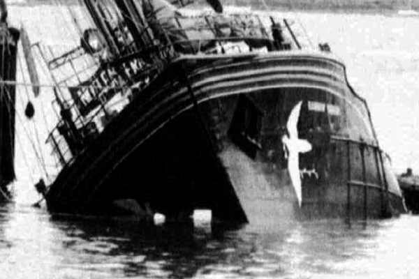 French agent says sorry 30 years after Rainbow Warrior attack