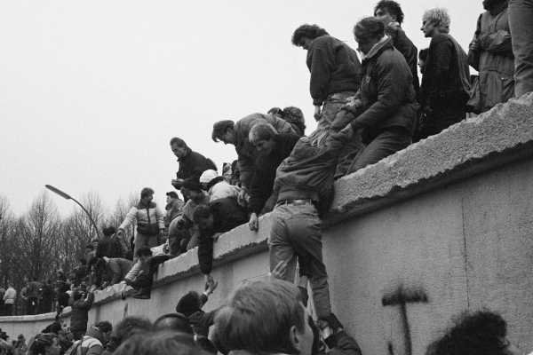 Germany still wide apart 25 years after reunification, study shows