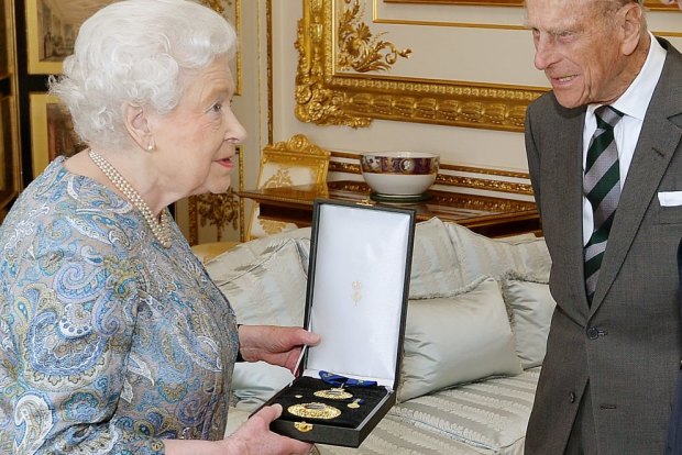 Queen Elizabeth hands the Duke of Edinburgh his knighthood of Australia ...