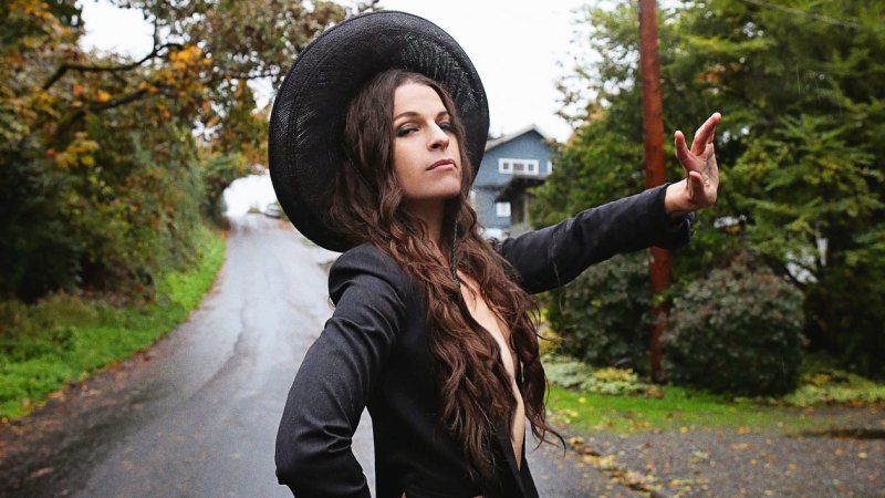 Jesca Hoop wants you to make babies after her show