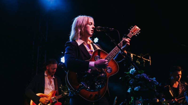Laura Marling review: Exquisite voice and acoustic guitar a most ...