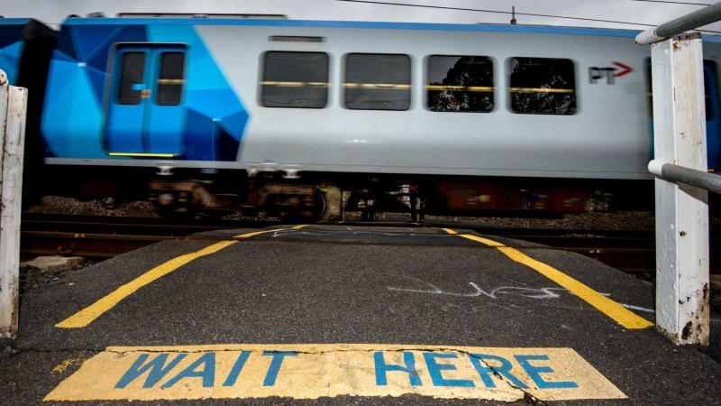 Work to remove notorious Hurstbridge line rail bottleneck begins