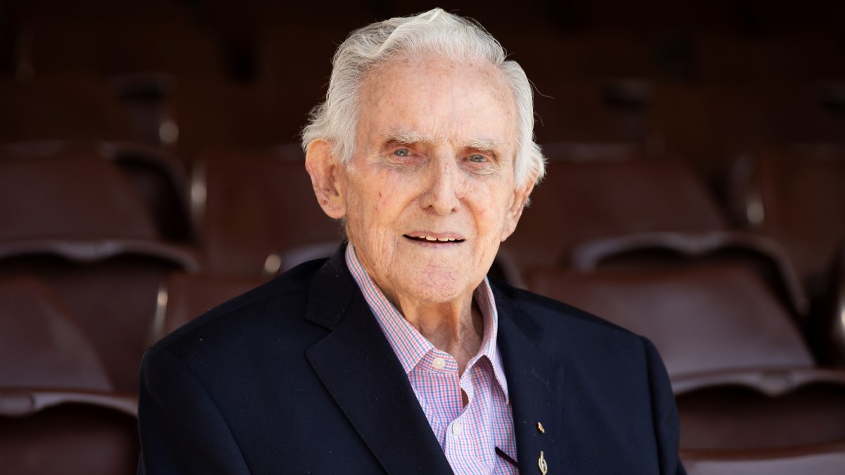 Australian cricket great Alan Davidson passes away aged 92