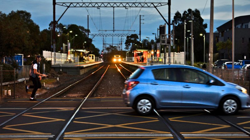 Frankston line commuters face delays as part of train line is closed ...