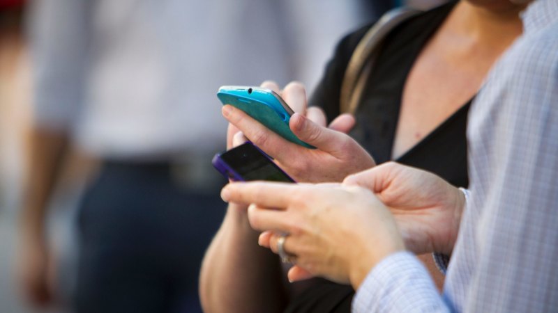 Phone snubbing: how to tell you're doing it