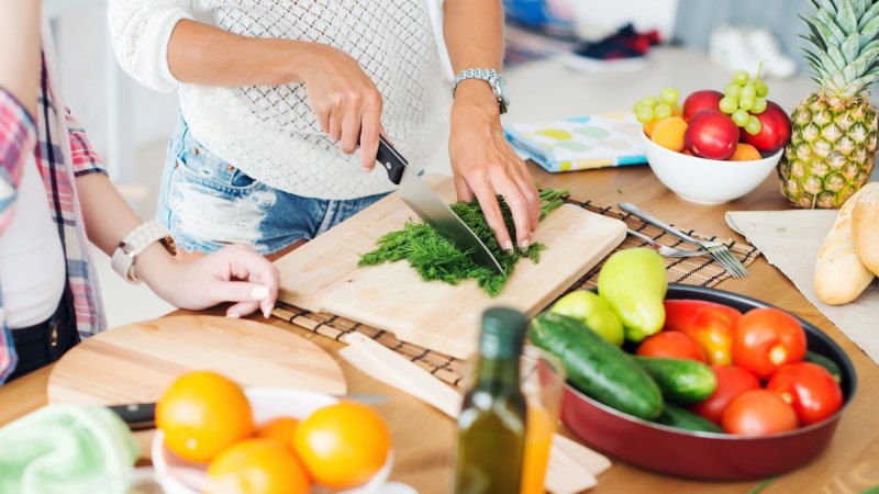 How to throw a healthy dinner party for fussy friends