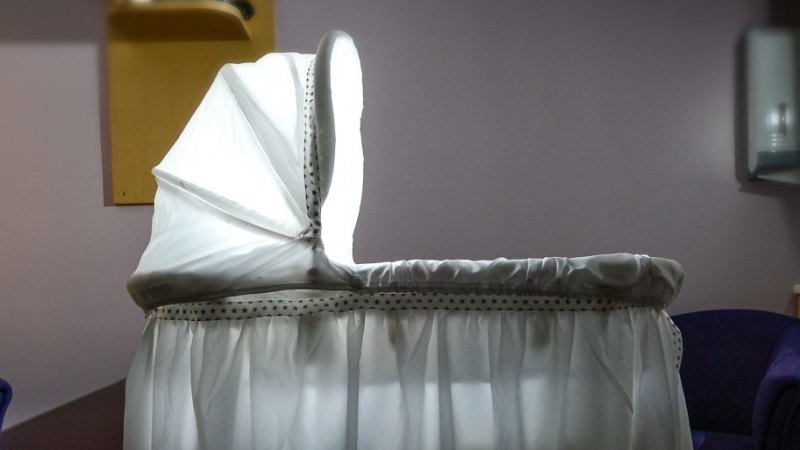 Cold CuddleCot cooling system helping bereaved parents grieve over lost ...