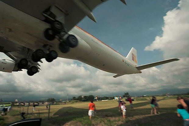 Iberia flight 6313 makes frightening low landing in Costa Rica