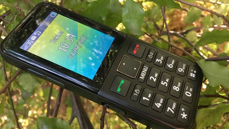 Hands on Telstra EasyCall 4 mobile phone