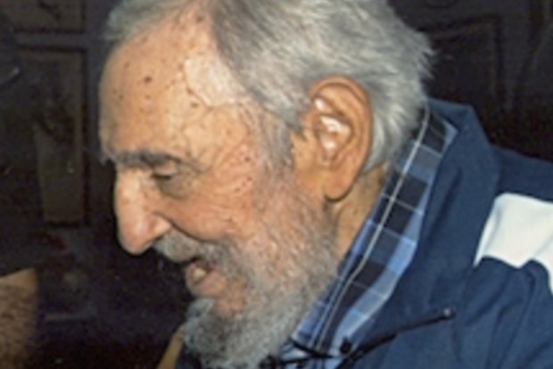 Fidel Castro appears in first photographs since August