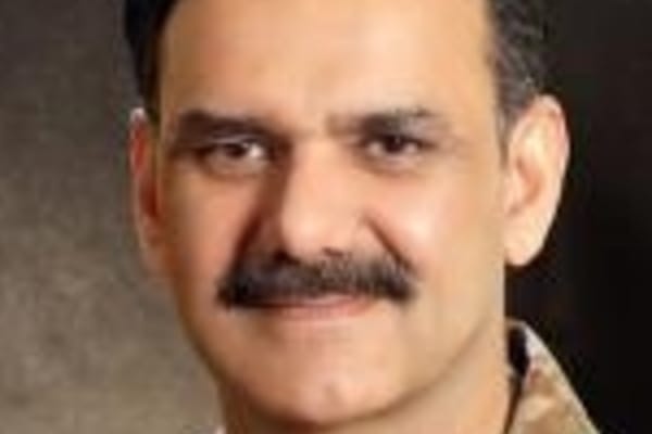 War live and in real-time: Pakistani general tweets defence of Badaber ...