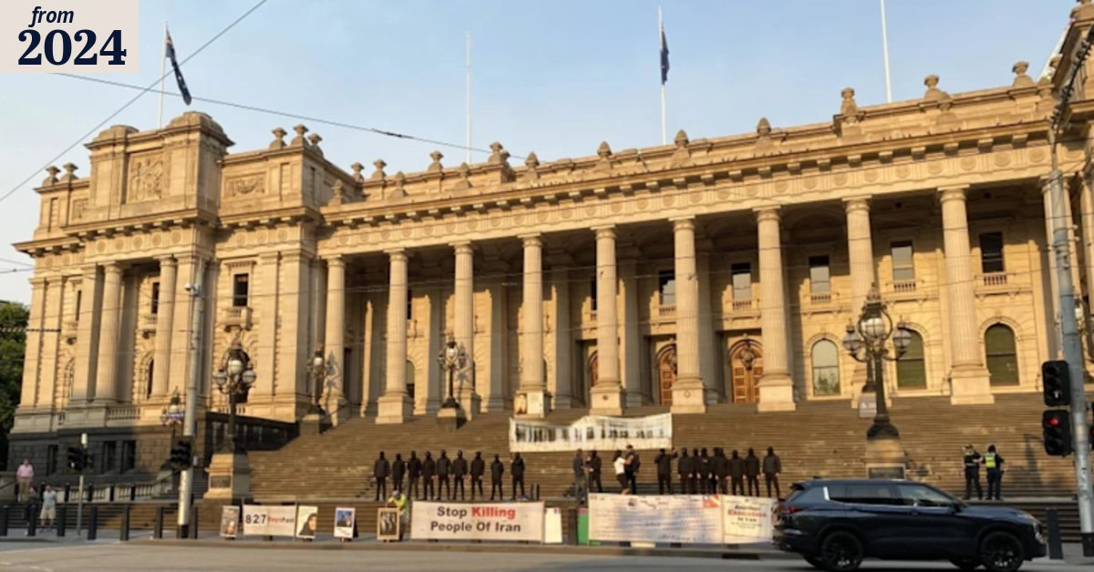 Neo-Nazi protest: Police probe antisemitic banner on steps of Victorian ...