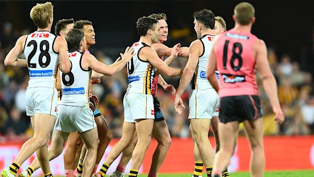 AFL News 2026: Hawthorn v Gold Coast fight video, Jai Newcombe live ...