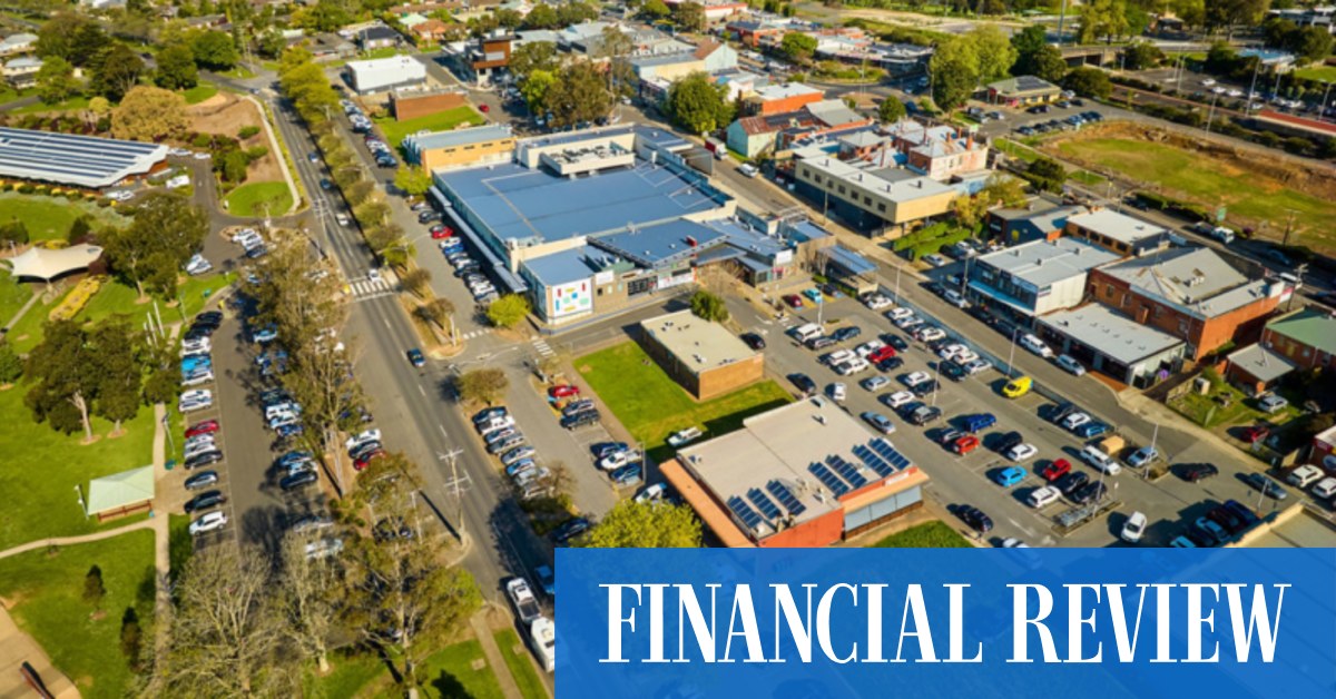 Central Equity directors turn to small malls for better returns