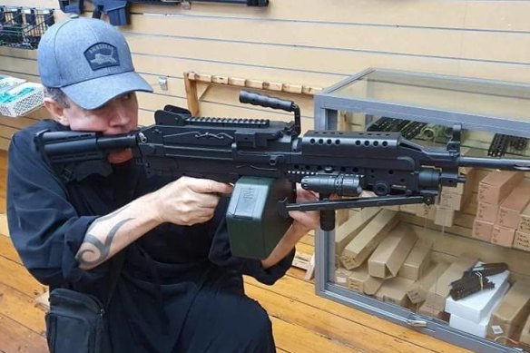 Second man shot by Queensland police within 18 hours, as siege gunman named