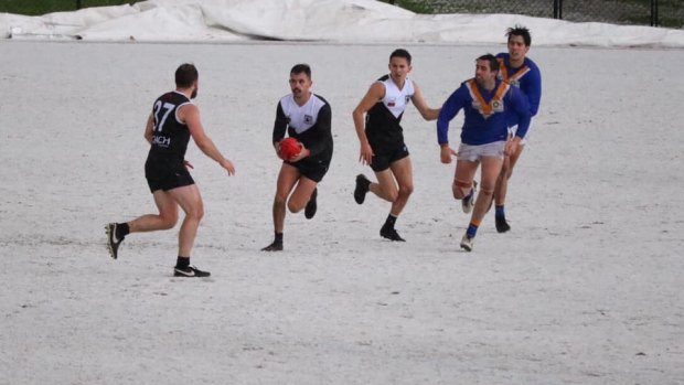 Hailstorms create snow-like scenes in Melbourne's east