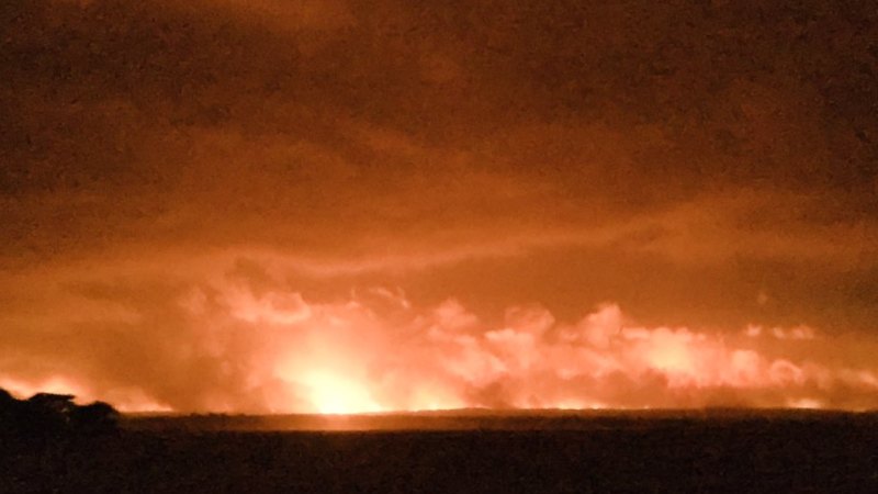 Rosedale bushfire: Firefighters' lives threatened in suspicious blas