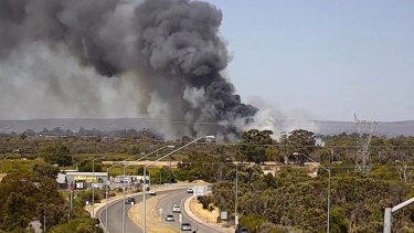 Dozens of firefighters rush to bushfire south of Perth
