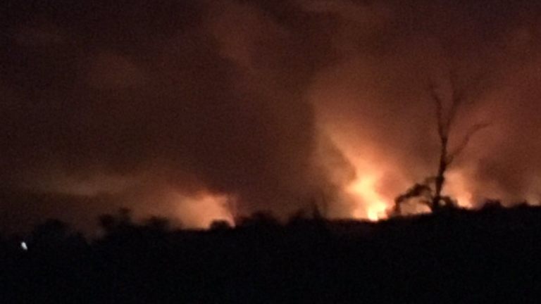 Victorian bushfires: Homes and lives under threat as bushfire burns in ...