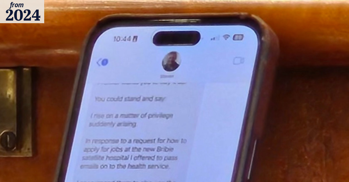Queensland parliament text message saga: Michael Crandon admits taking ...